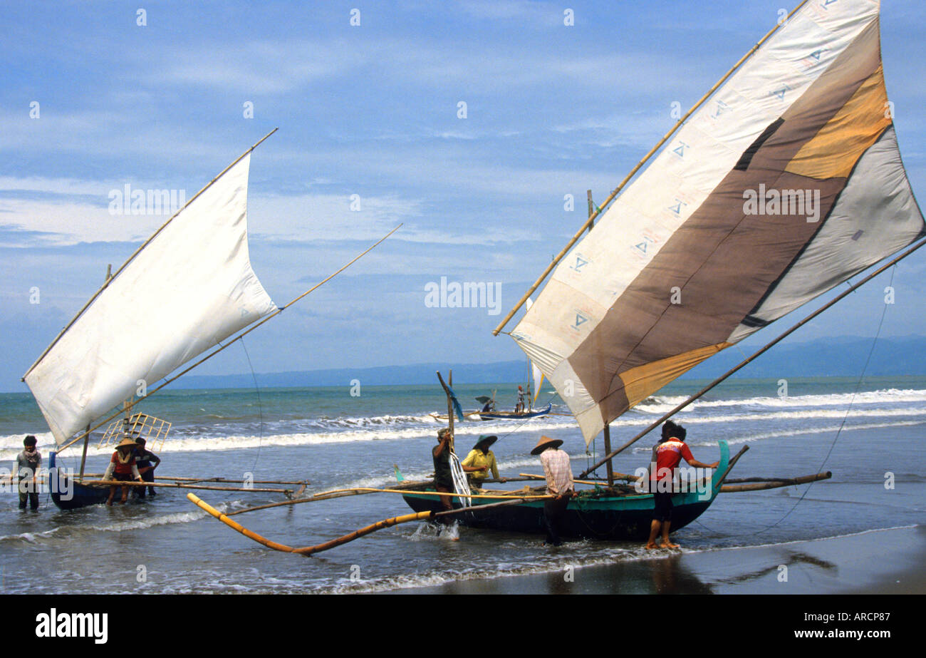 Fisherman Fish Beach Java Indonesia Sailing Boat Stock Photo - Alamy