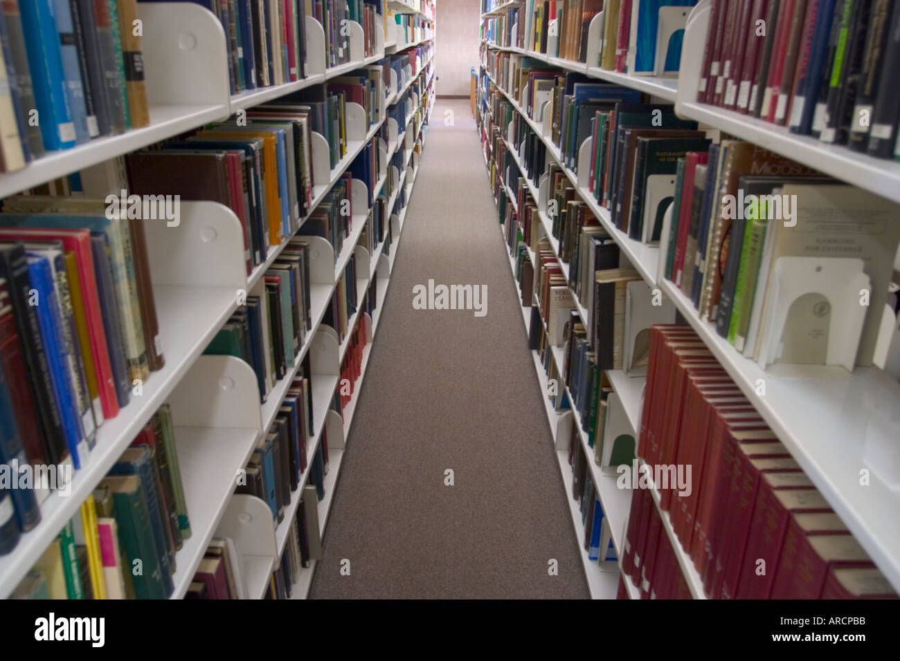 Bookshelves in a college library Stock Photo - Alamy