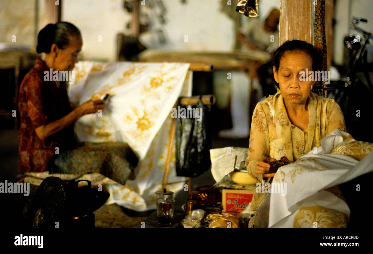 Indonesia Java Batik Woman Painting Yokyagarta Stock Photo - Alamy
