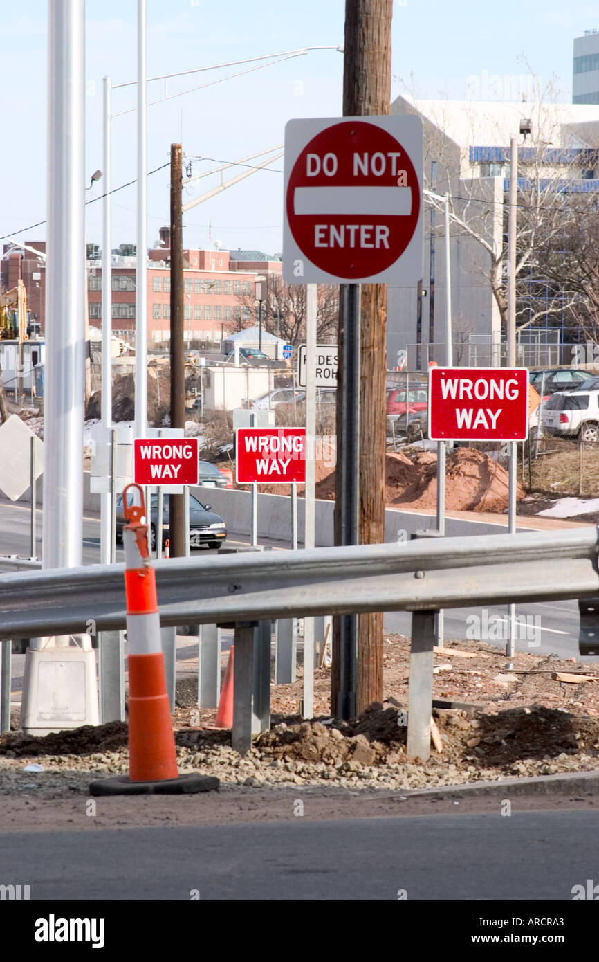 WRONG WAY and DO NOT ENTER signs near a highway Stock Photo - Alamy
