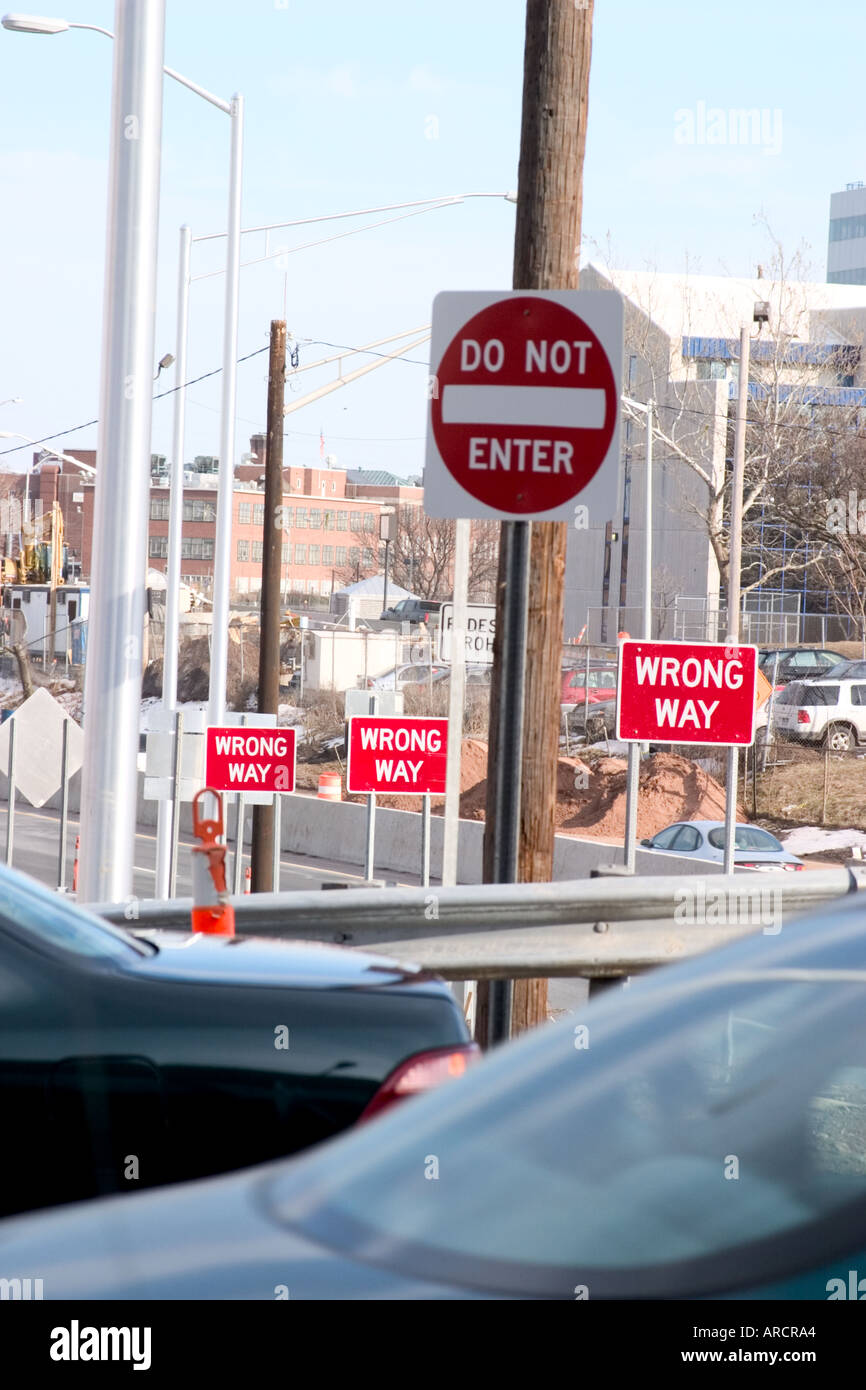 WRONG WAY and DO NOT ENTER signs near a highway Stock Photo - Alamy