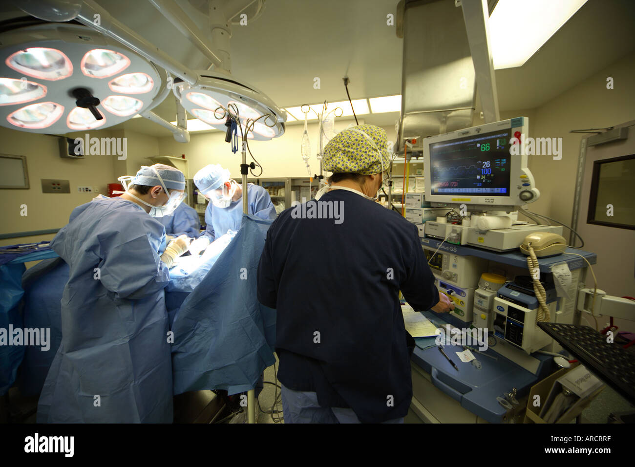 Operating room scene hi-res stock photography and images - Alamy