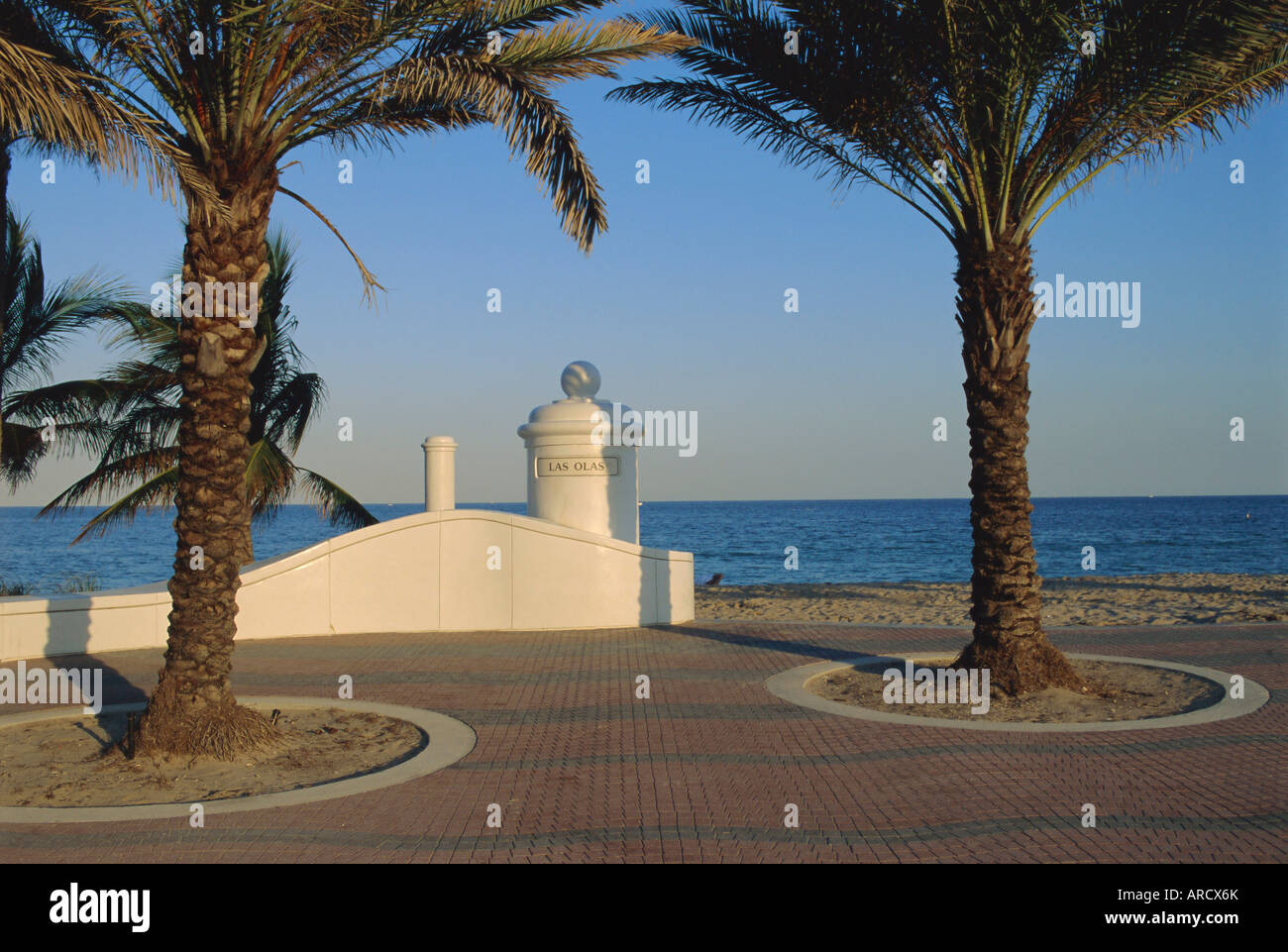 Wave wall promenade fort lauderdale hi-res stock photography and images ...