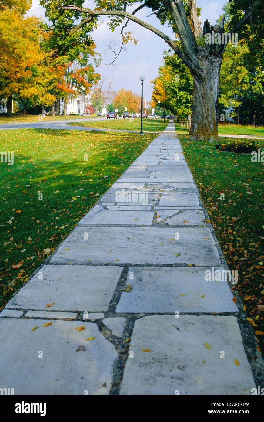 Use sidewalks hi-res stock photography and images - Alamy