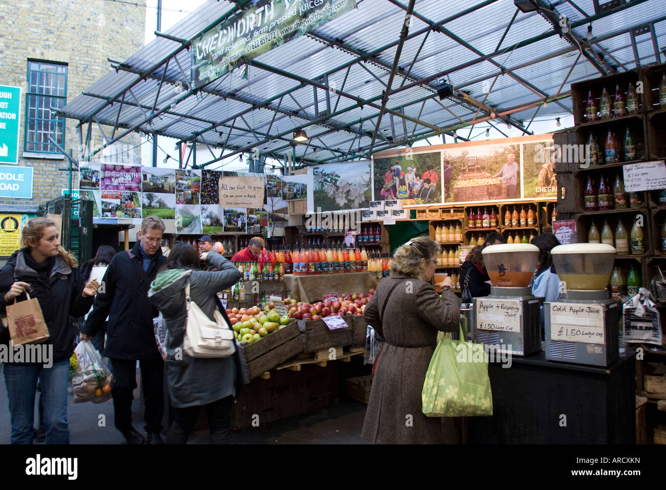 Customers at Stall selling fruit and juices at Borough Market Southwark ...