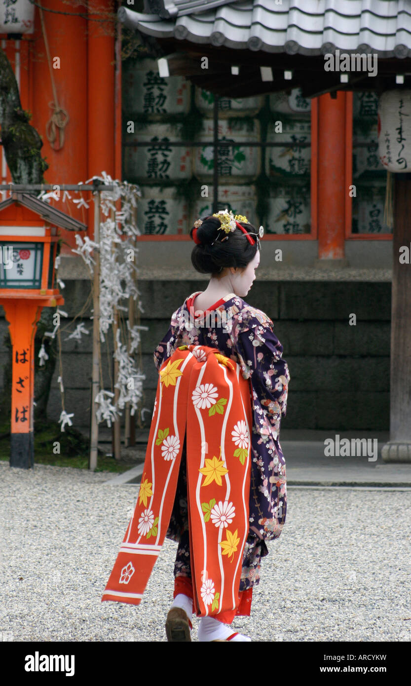 Geisha in traditional dress, Kyoto, Japan Stock Photo - Alamy