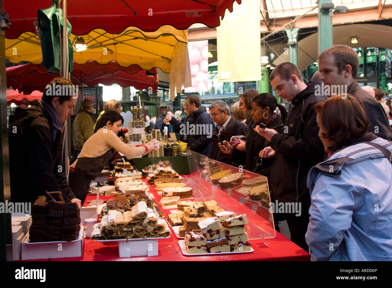 Customers at Stall selling cakes at Borough Market Southwark London GB ...