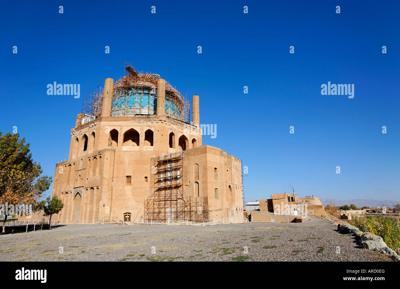 The Mausoleum of Oljeitu at Soltaniyeh Iran Stock Photo - Alamy