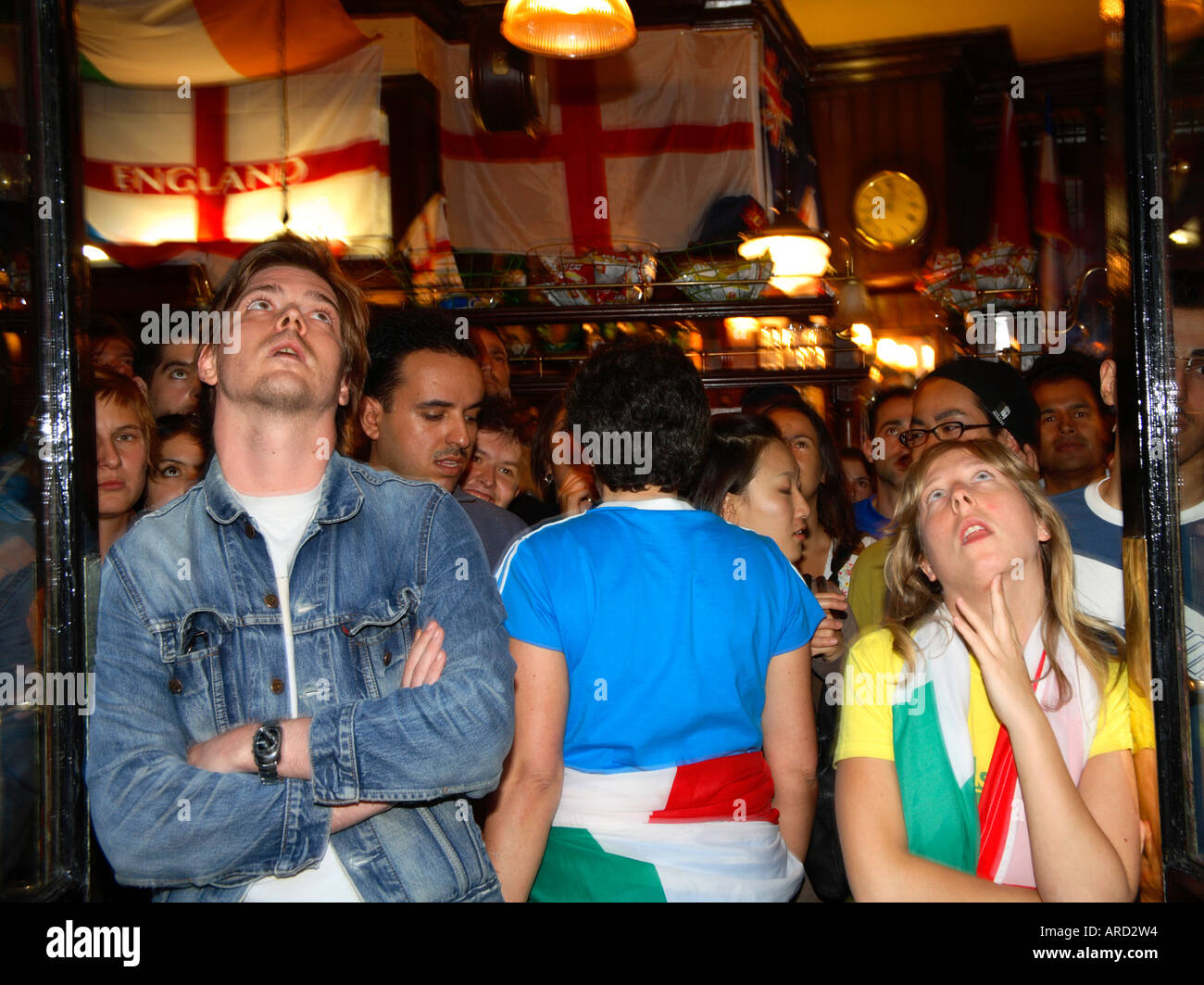 Craning neck crowd hi-res stock photography and images - Alamy