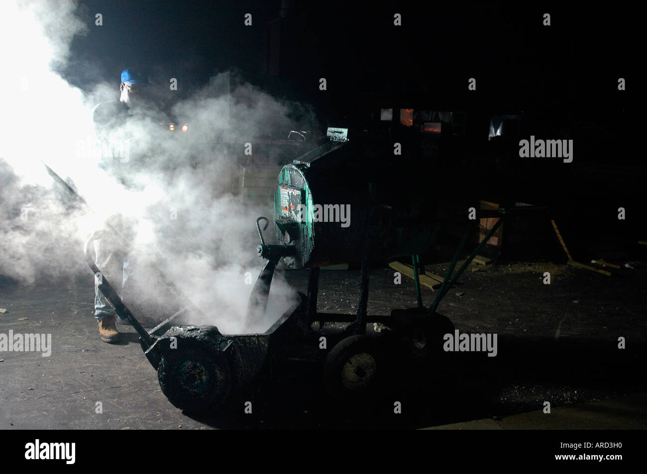 Hot tar hi-res stock photography and images - Alamy