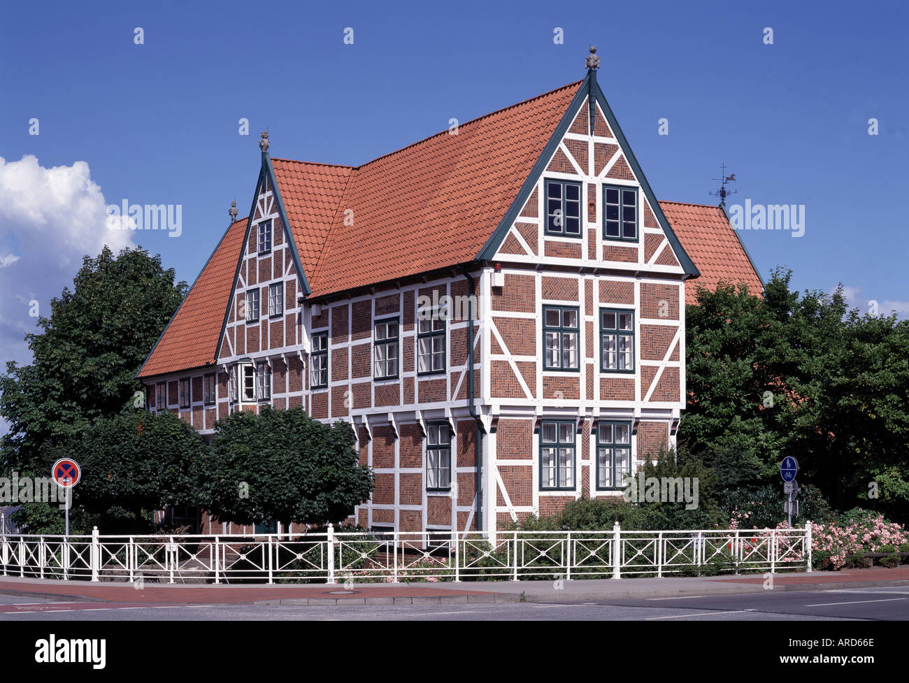 Residential uilding hi-res stock photography and images - Alamy