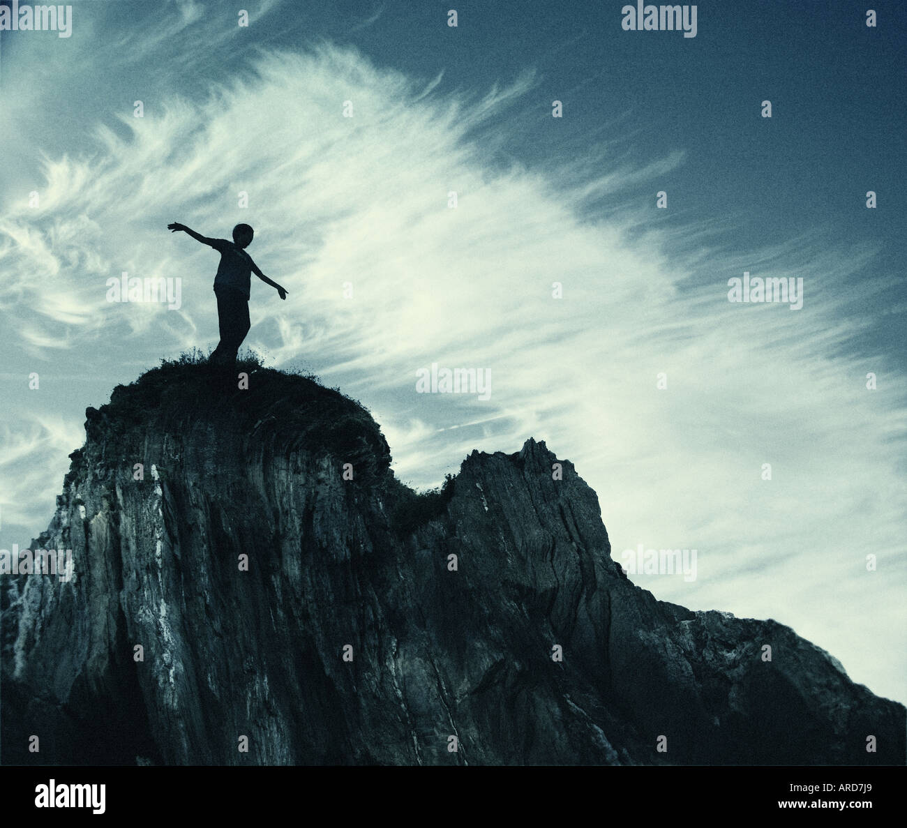 Man male figure cliff top balance hi-res stock photography and images ...