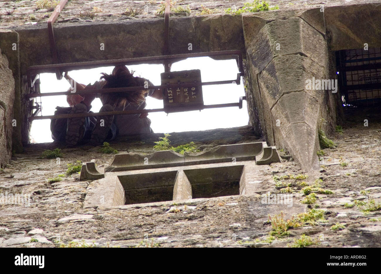 Kissing blarney stone blarney castle hi-res stock photography and ...