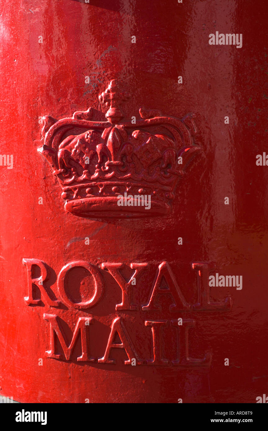 Royal letter crest hi-res stock photography and images - Alamy