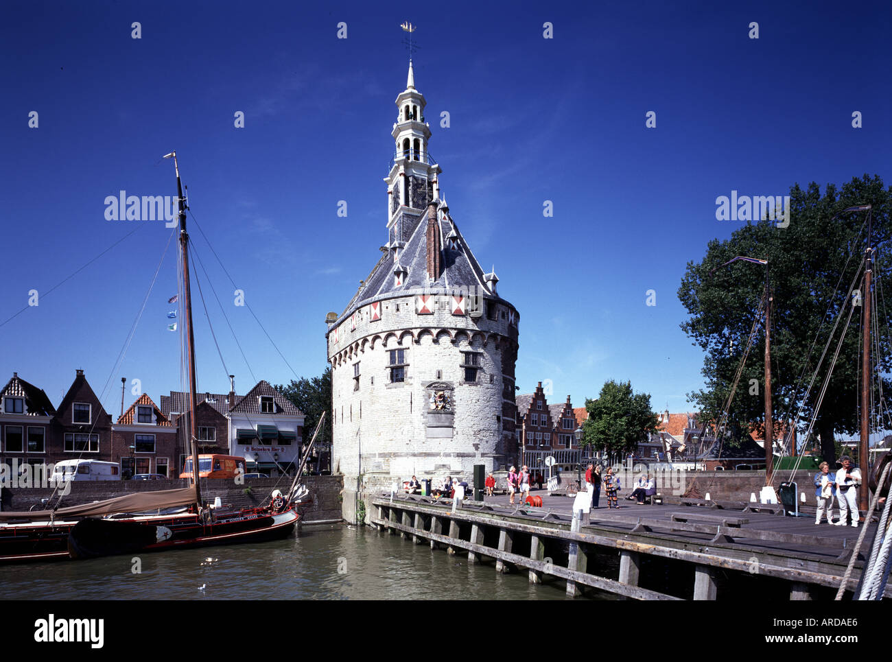 Hoorn, Hoofdtoren, Hafen mit Stadtturm Stock Photo - Alamy