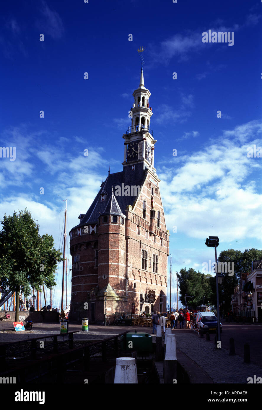 Hoorn, Hoofdtoren, Hafen mit Stadtturm Stock Photo - Alamy