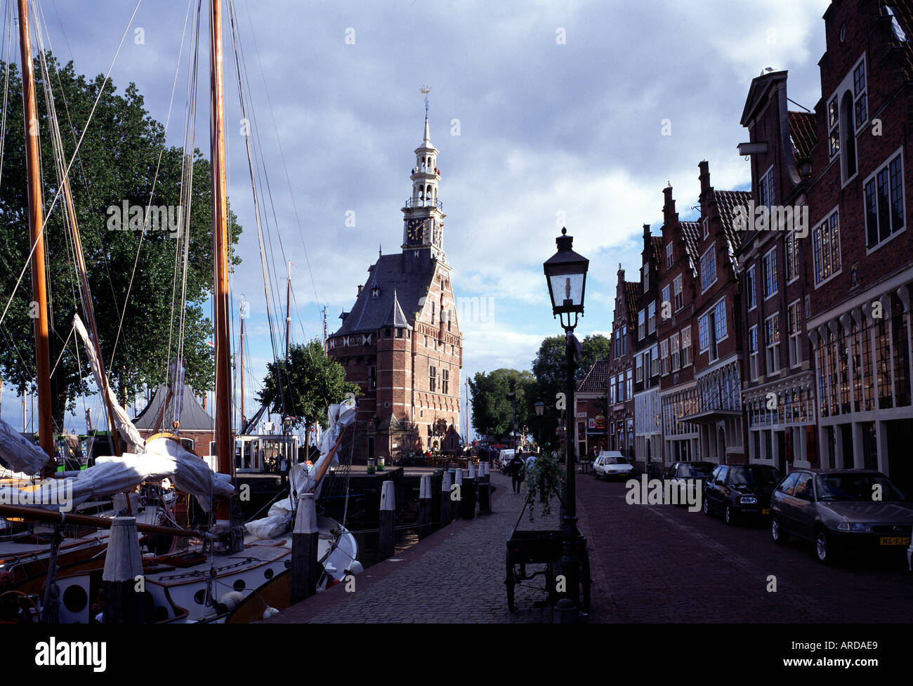 Hoorn, Hoofdtoren, Hafen mit Stadtturm Stock Photo - Alamy