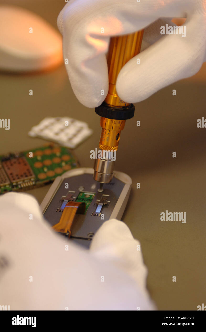 Mobile phone repair hi-res stock photography and images - Alamy