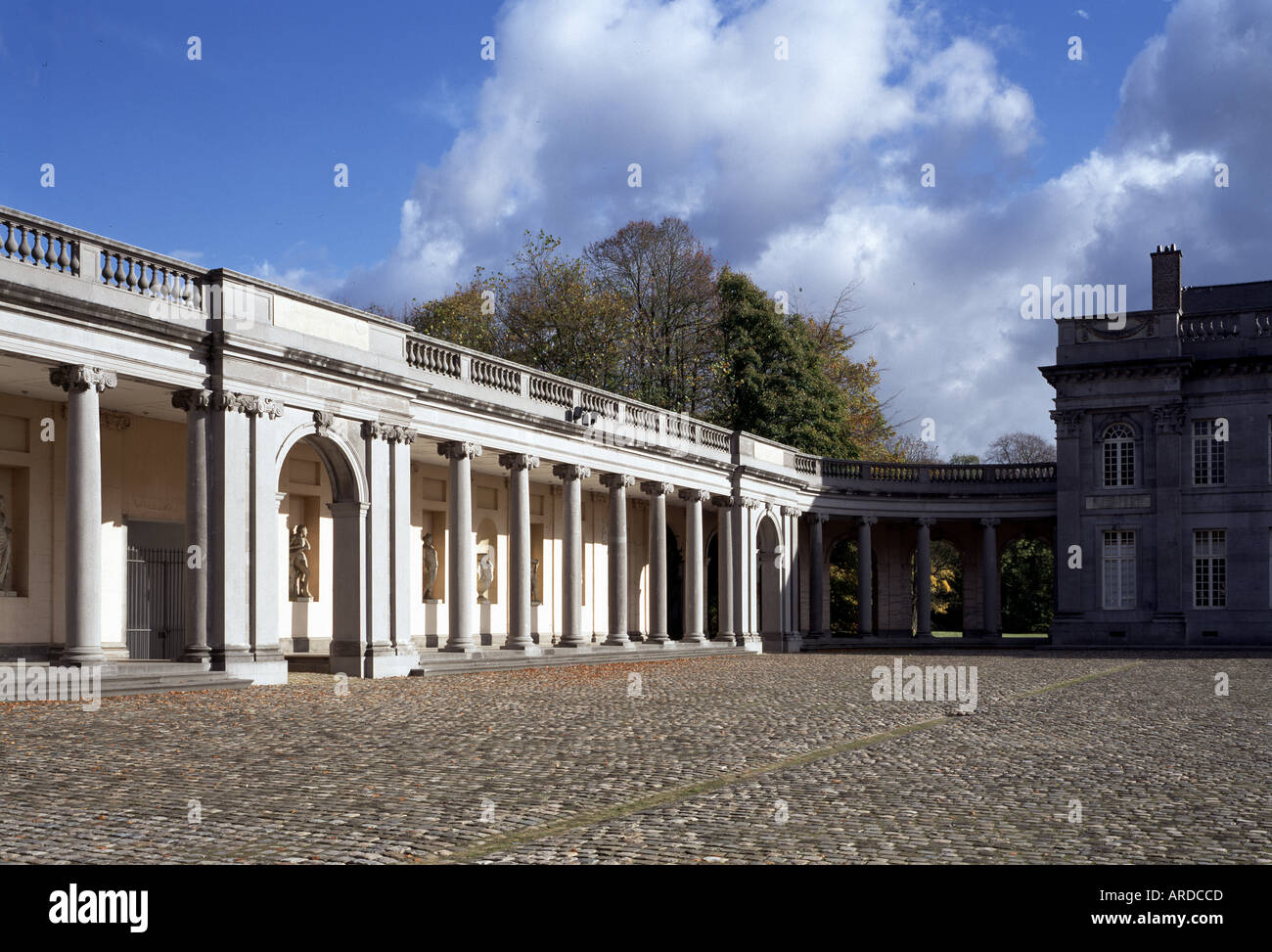 Kolonade hi-res stock photography and images - Alamy