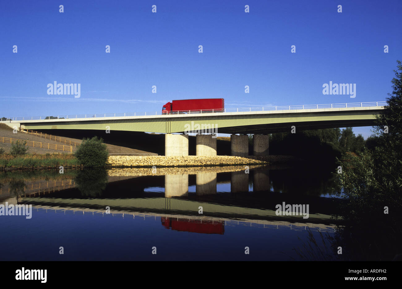 M1 motorway bridge truck hi-res stock photography and images - Alamy