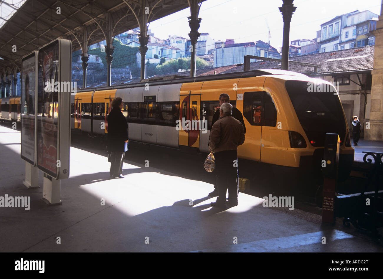 Portos railway system hi-res stock photography and images - Alamy
