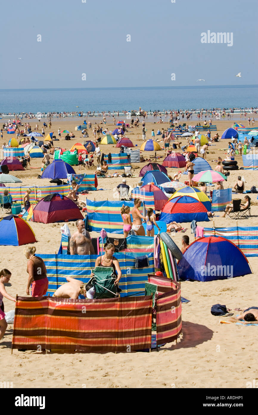Crowded beach woolacombe in devon hi-res stock photography and images ...