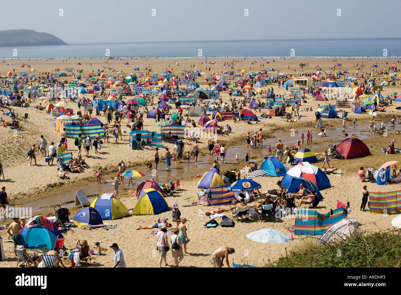Crowded beach woolacombe in devon hi-res stock photography and images ...