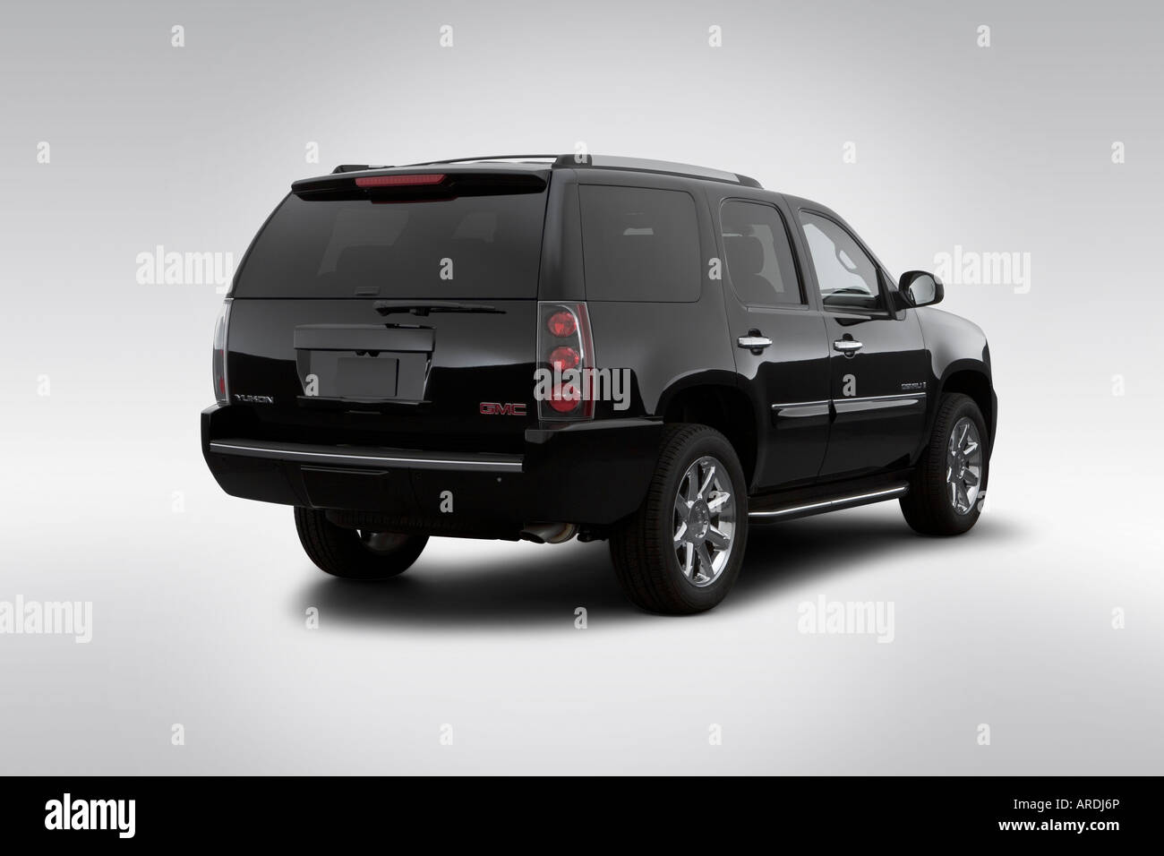 2007 GMC Yukon Denali in Black - Rear angle view Stock Photo - Alamy