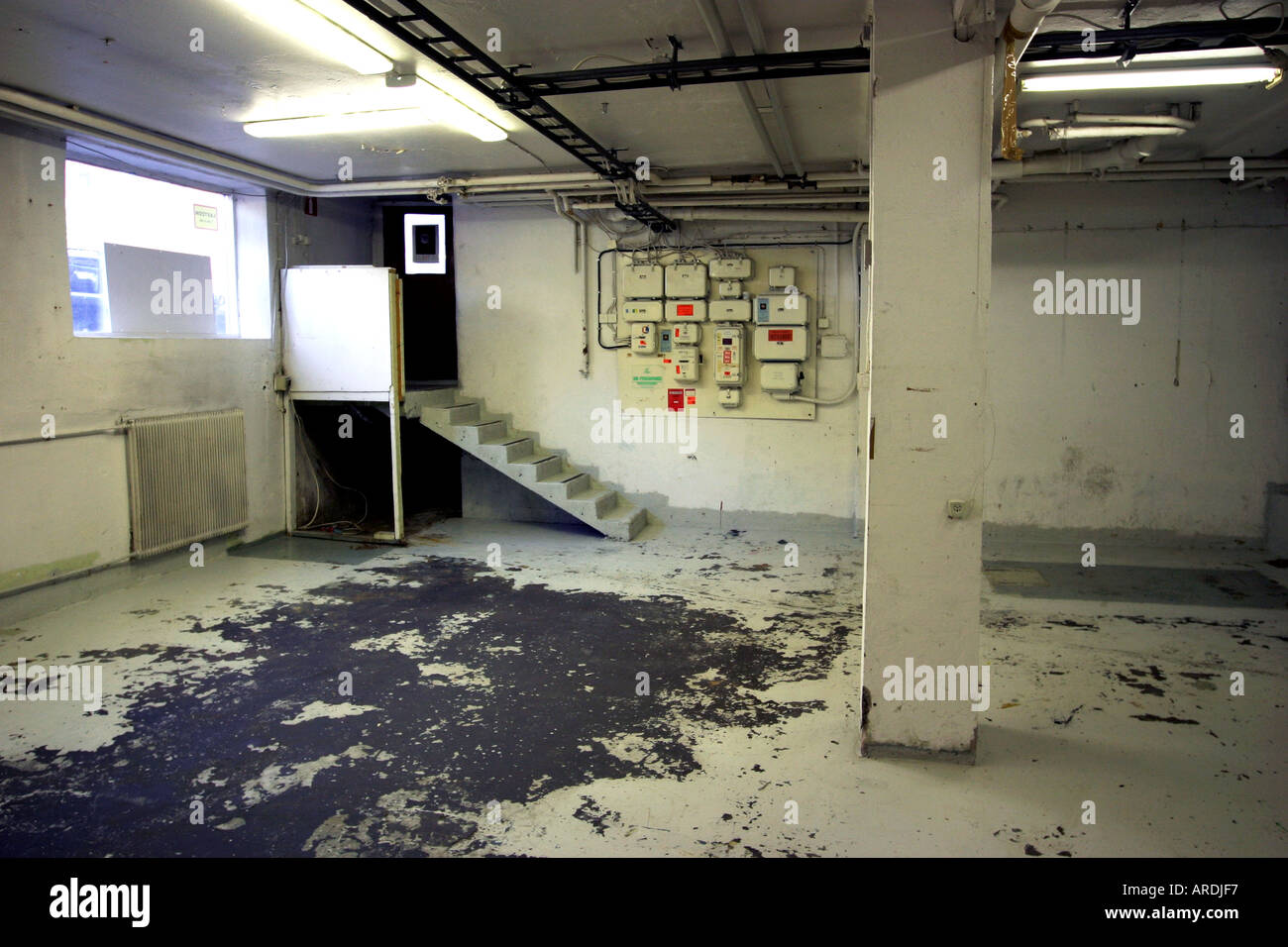 Empty production hall Stock Photo - Alamy