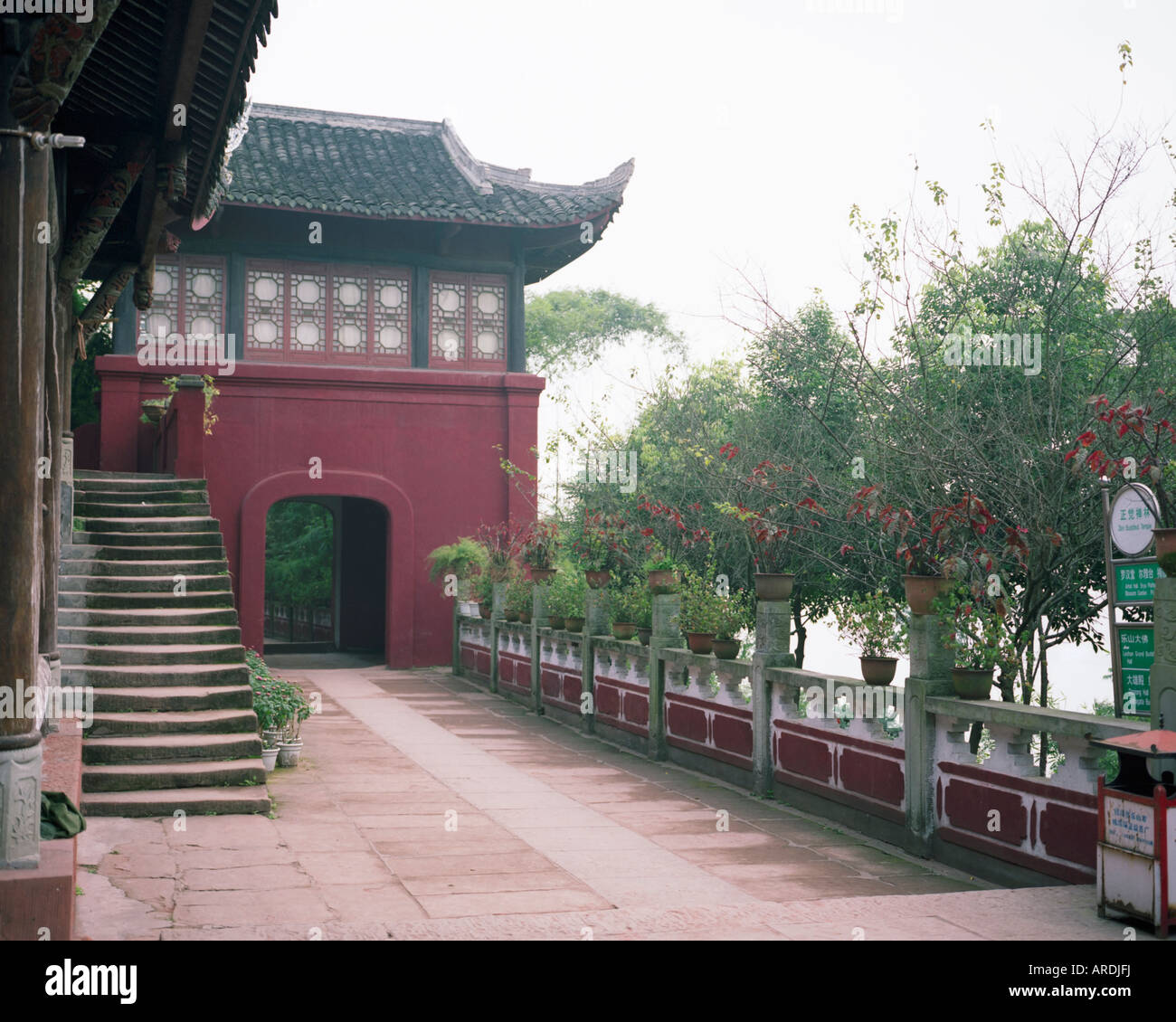 Temple near Leshan Gand Buddha Stock Photo - Alamy