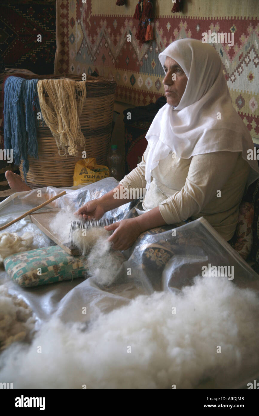 Hand carding hi-res stock photography and images - Alamy