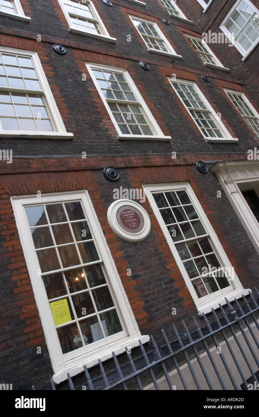 Dr Johnson's house (built 1700) in Gough Square London England ...