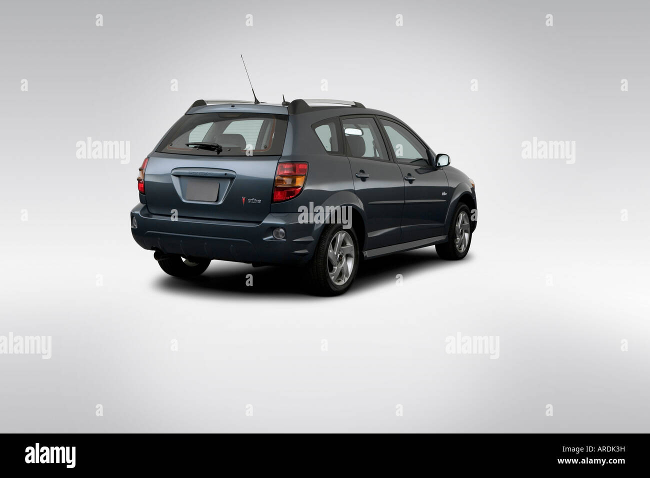 2007 Pontiac Vibe in Gray - Rear angle view Stock Photo - Alamy