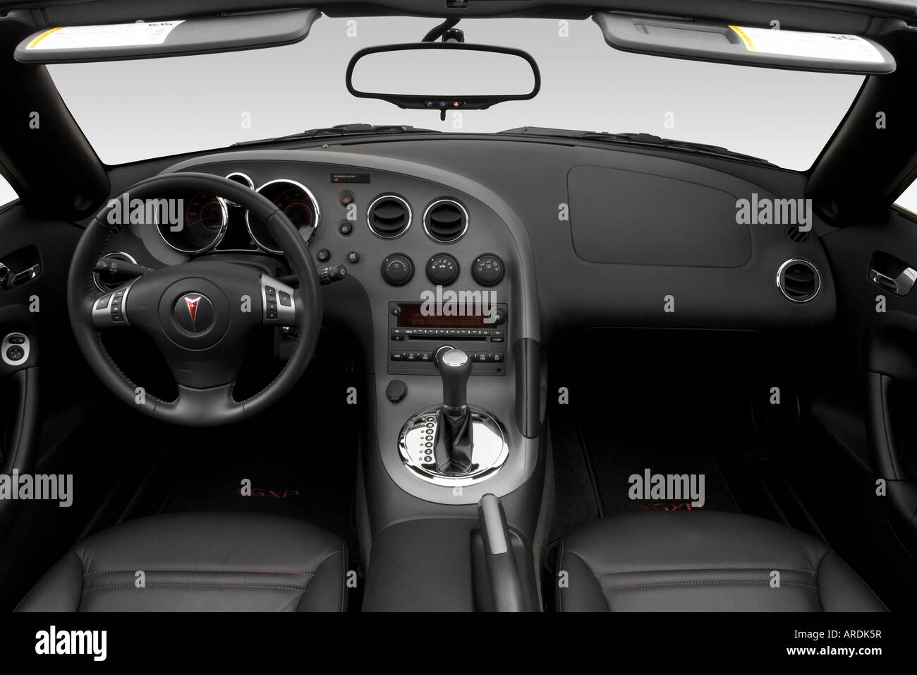 2007 Pontiac Solstice GXP in Yellow - Dashboard, center console, gear ...
