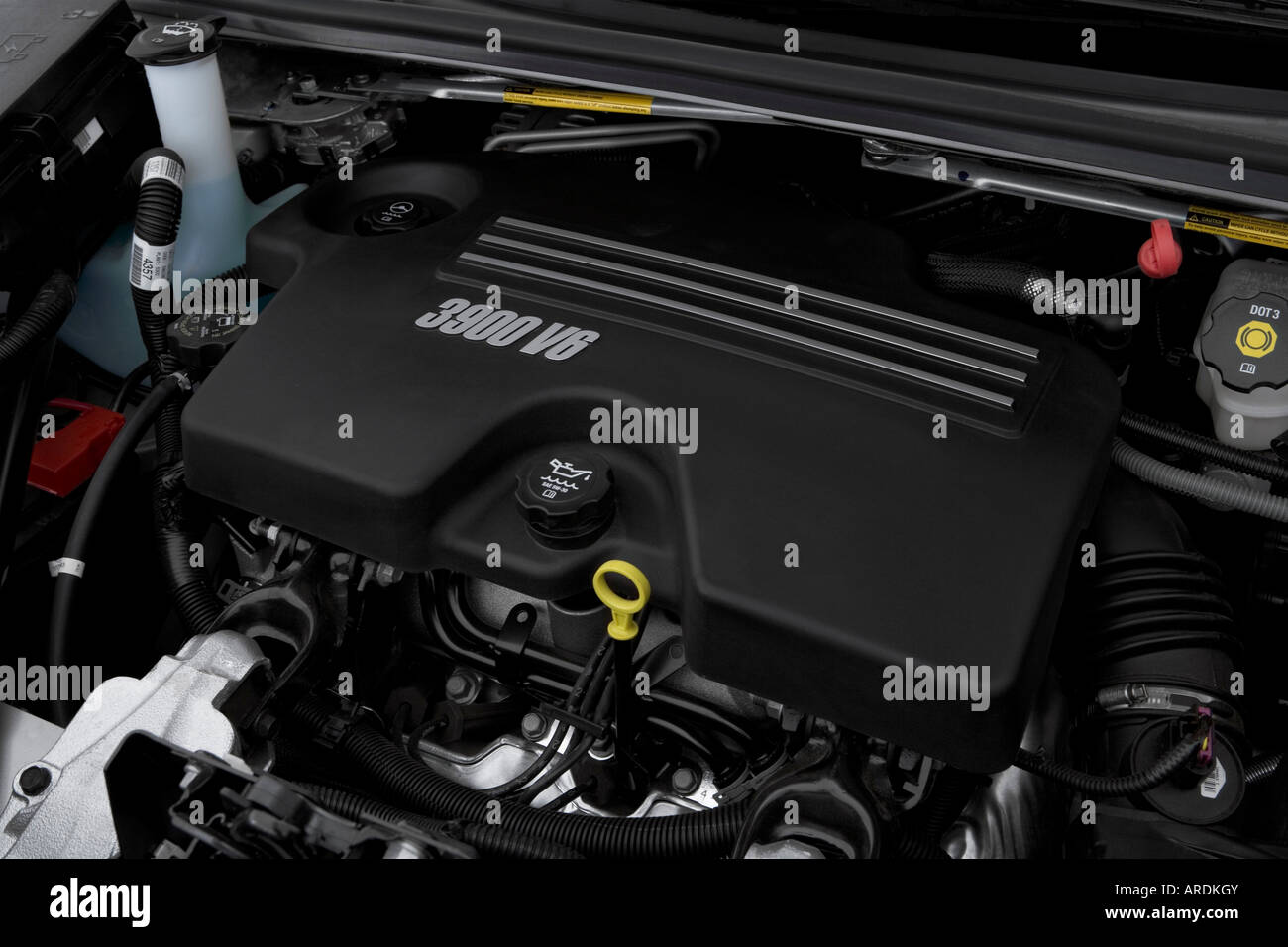 2007 Saturn Relay 3 in Silver - Engine Stock Photo - Alamy