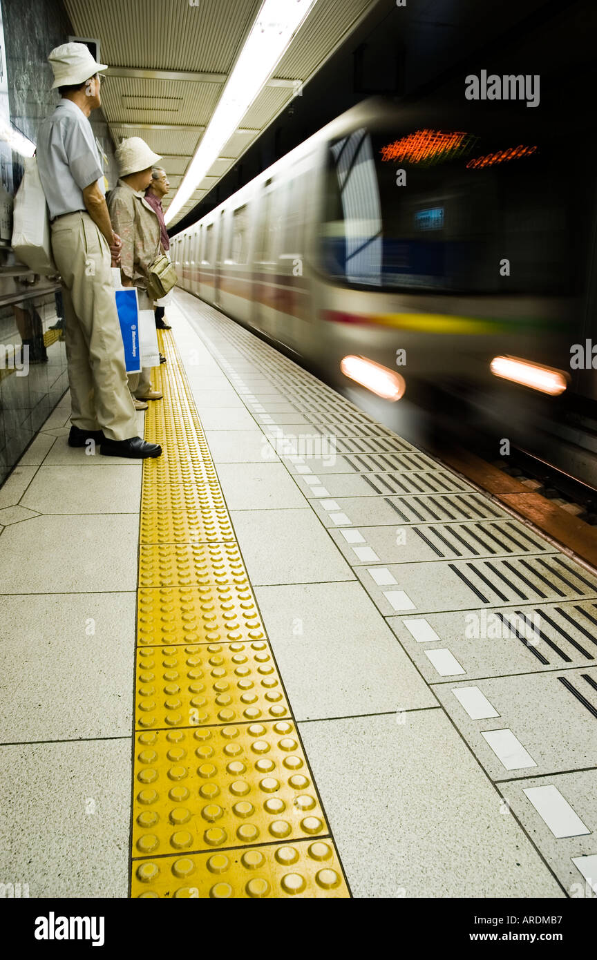 A train approaches the platform in the Tokyo subway Stock Photo - Alamy