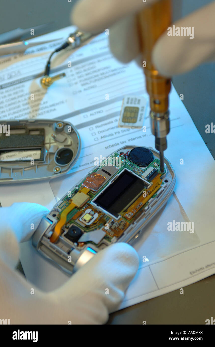 Telephone testing hi-res stock photography and images - Alamy