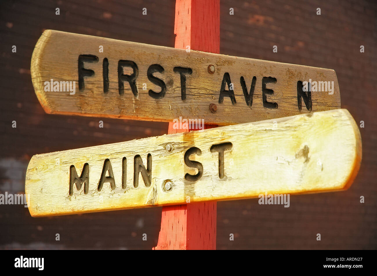 A signpost marks the intersection of First Avenue and Main Street Stock ...