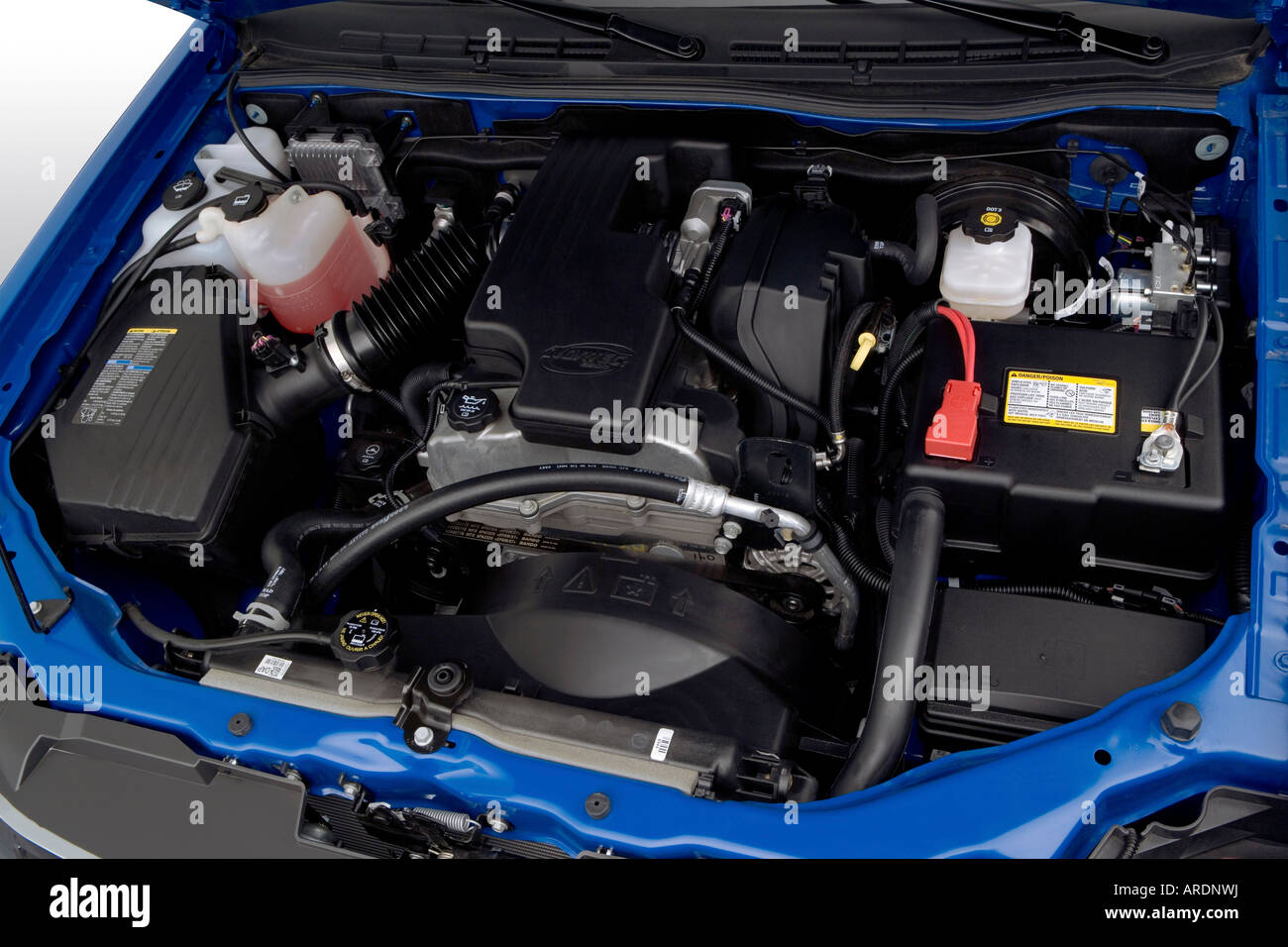2007 GMC Canyon SLE in Blue - Engine Stock Photo - Alamy