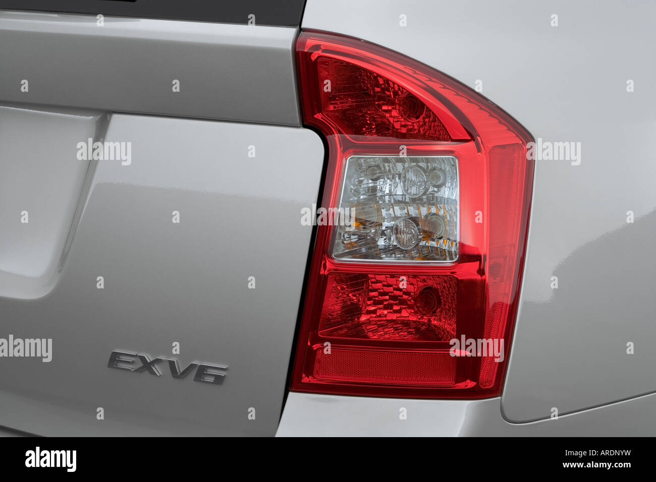 2007 Kia Rondo EX V6 in Silver - Tail light Stock Photo - Alamy