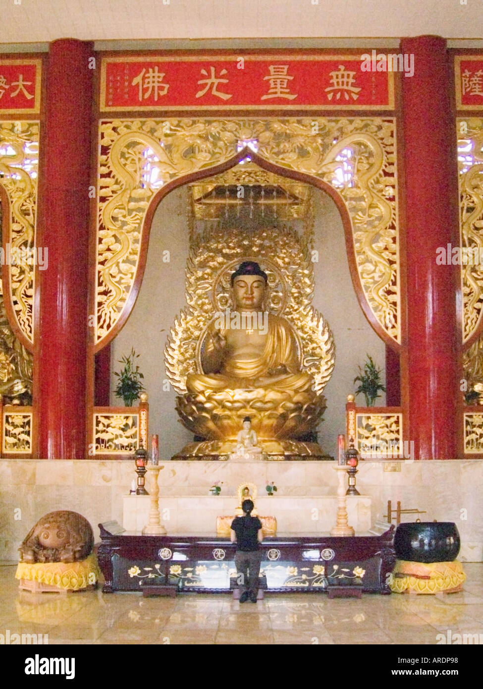 Asian female praying inside chinese hi-res stock photography and images ...