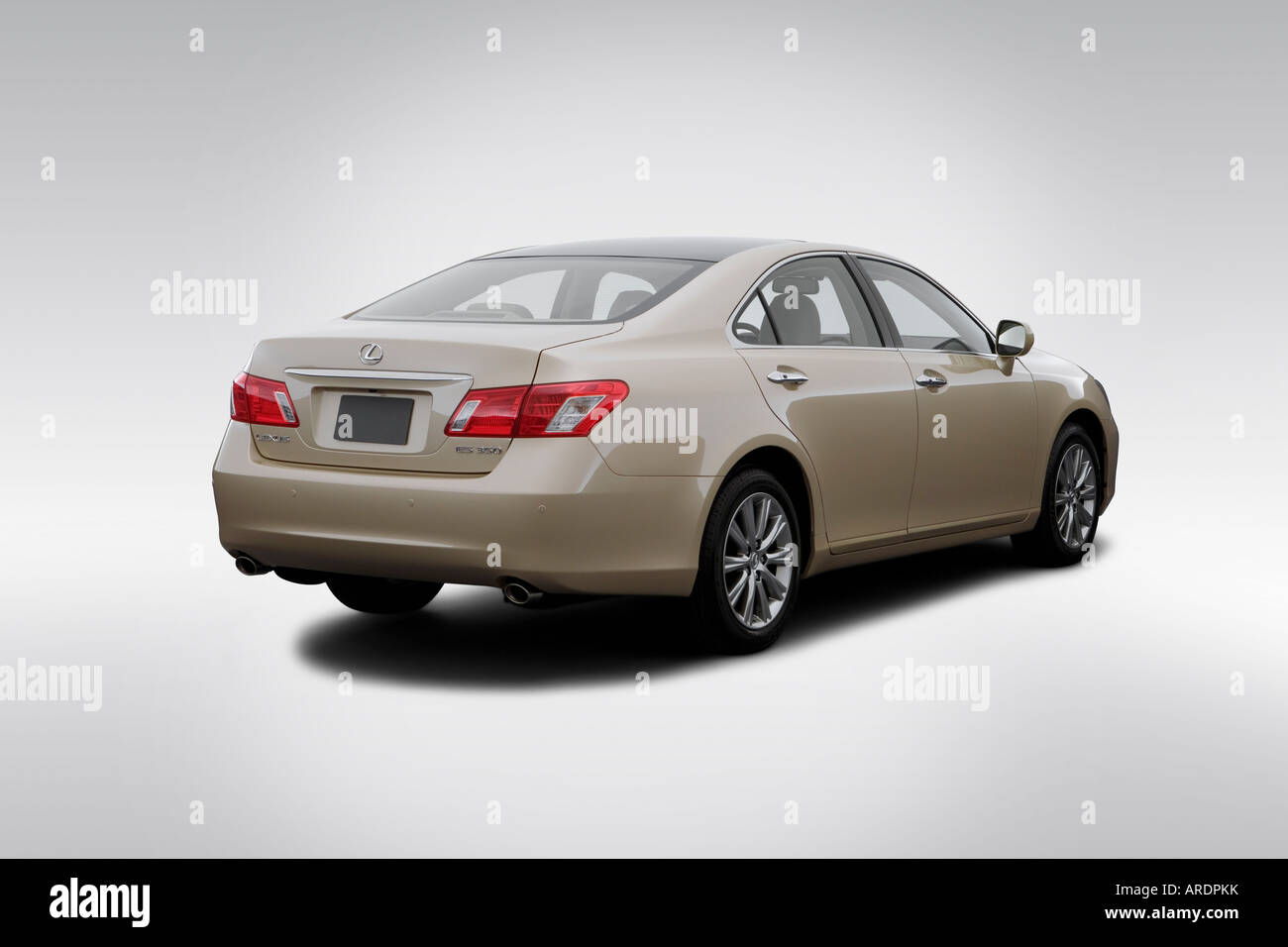 2007 Lexus ES 350 in Gold - Rear angle view Stock Photo - Alamy