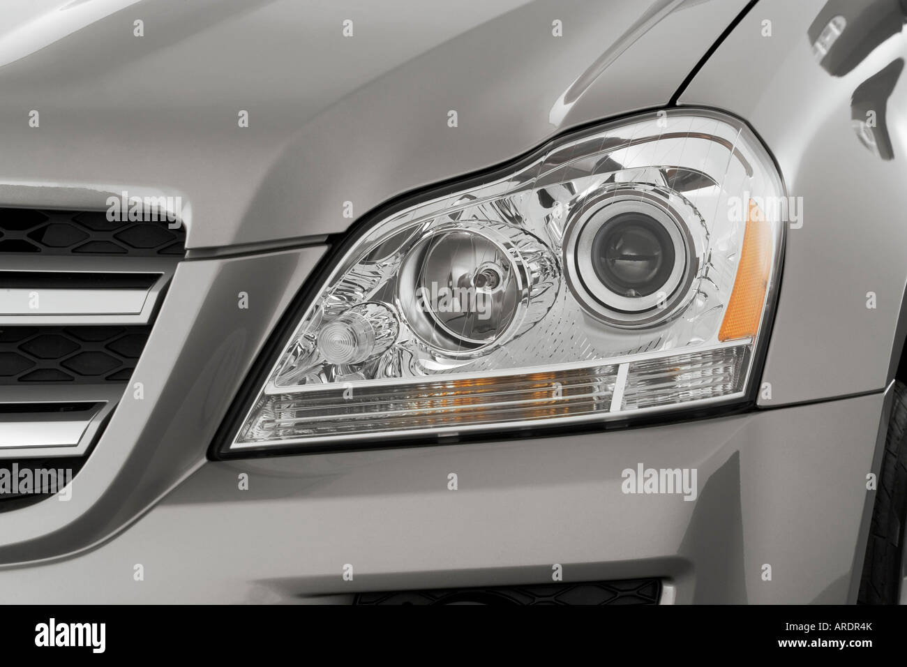 2007 Mercedes-Benz GL 450 in Gray - Headlight Stock Photo - Alamy