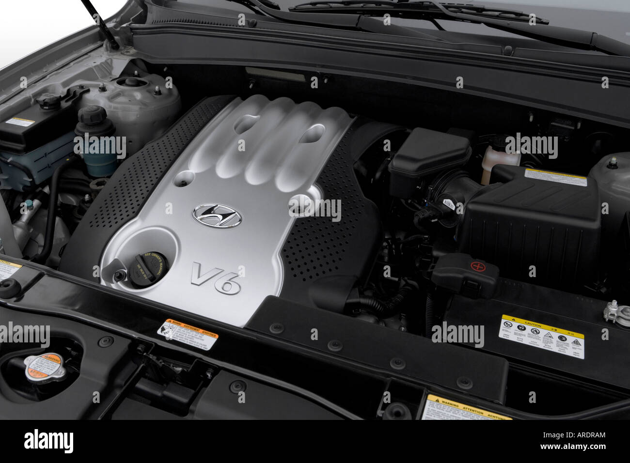 2007 Hyundai Santa Fe GLS in Silver - Engine Stock Photo - Alamy