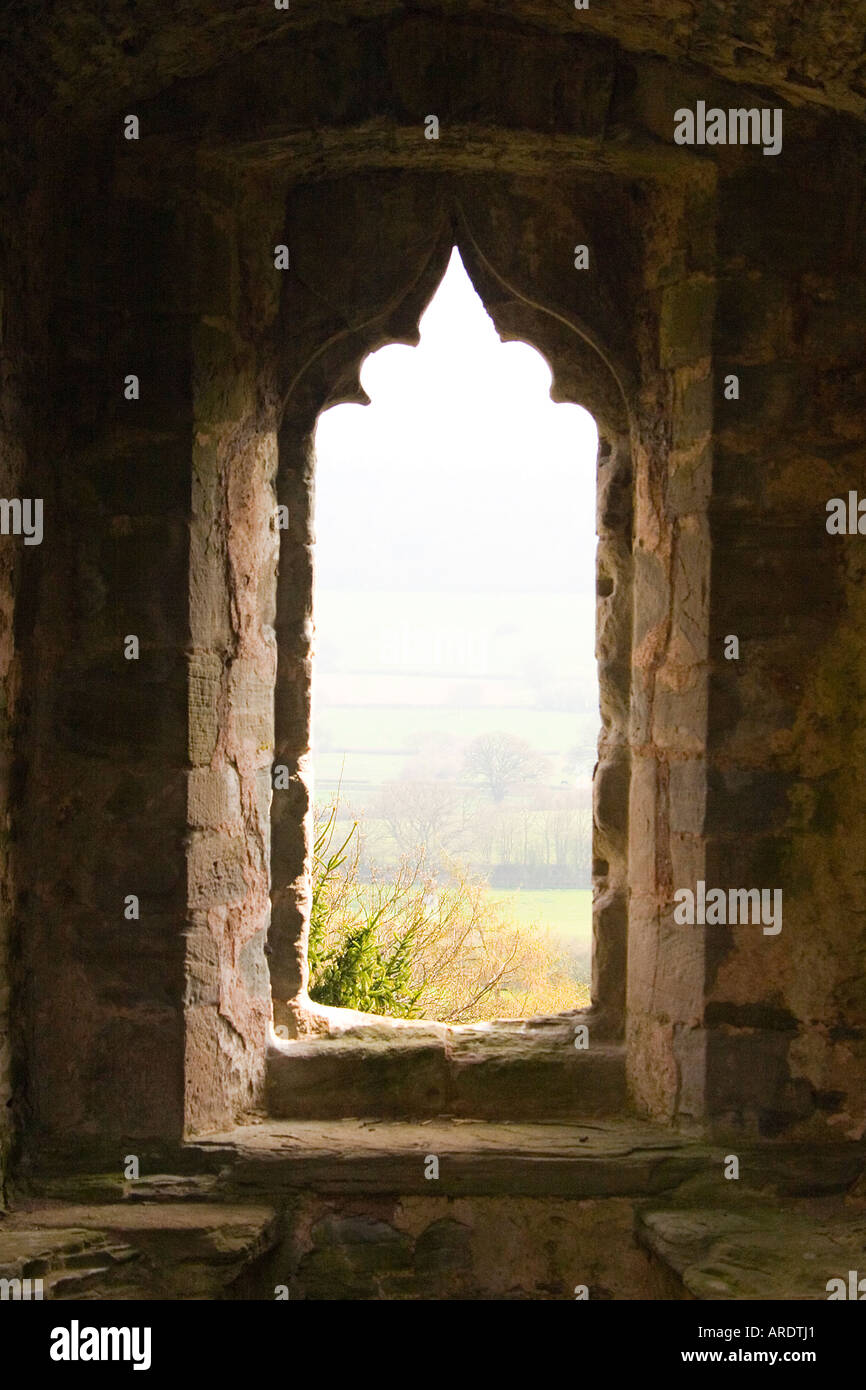 Ogee arch hi-res stock photography and images - Alamy