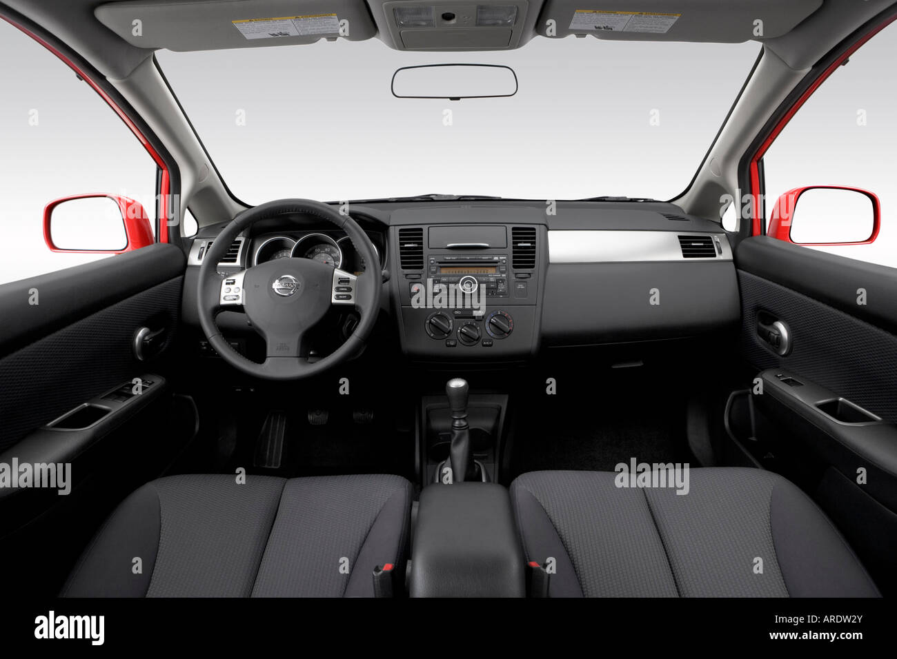 2007 Nissan Versa 1.8 SL in Red - Dashboard, center console, gear ...