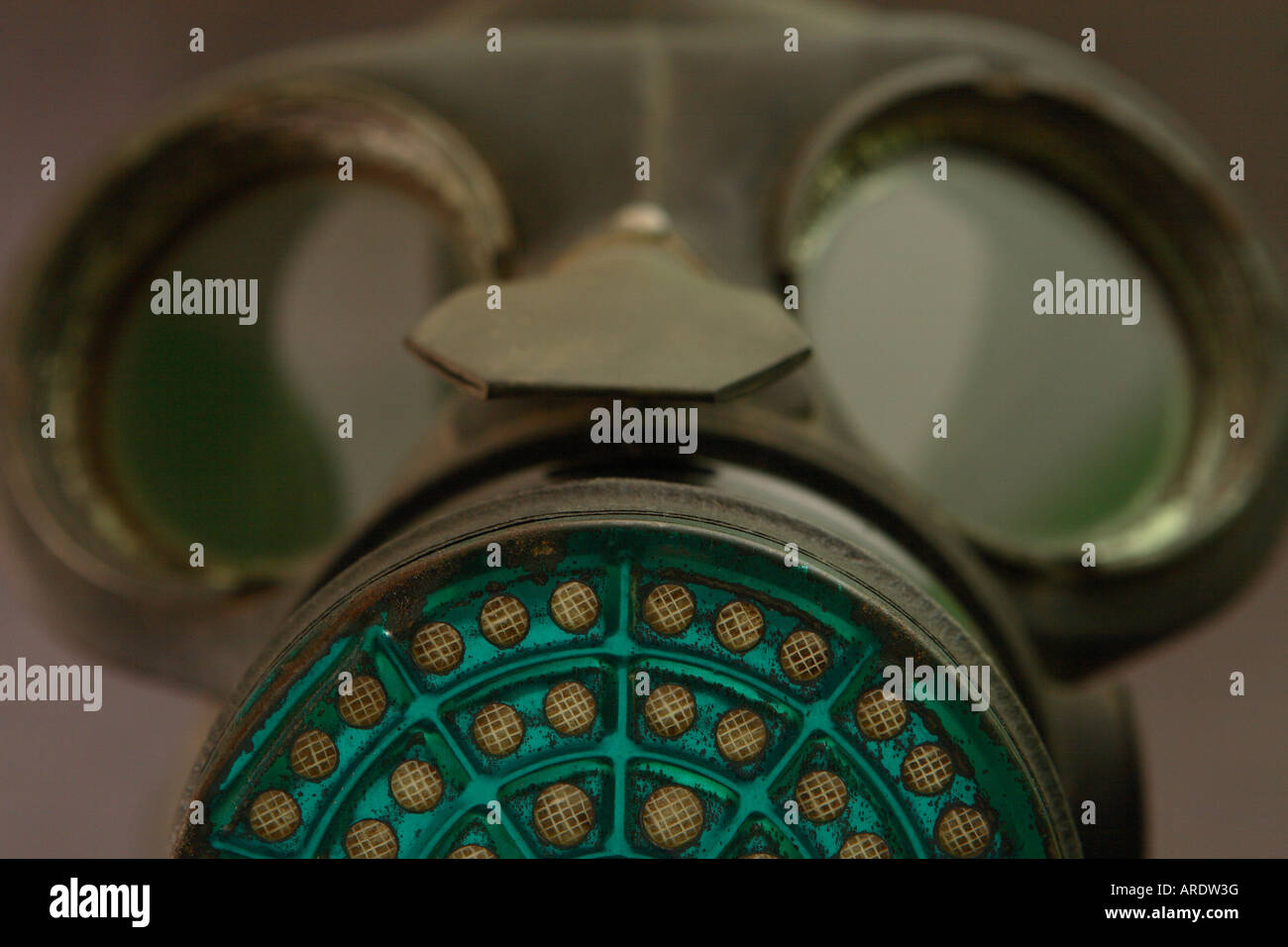 Ww2 gas mask hi-res stock photography and images - Alamy