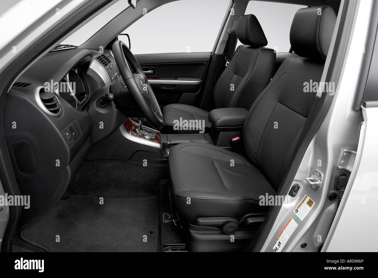 2007 Suzuki Grand Vitara Luxury in Silver - Front seats Stock Photo - Alamy