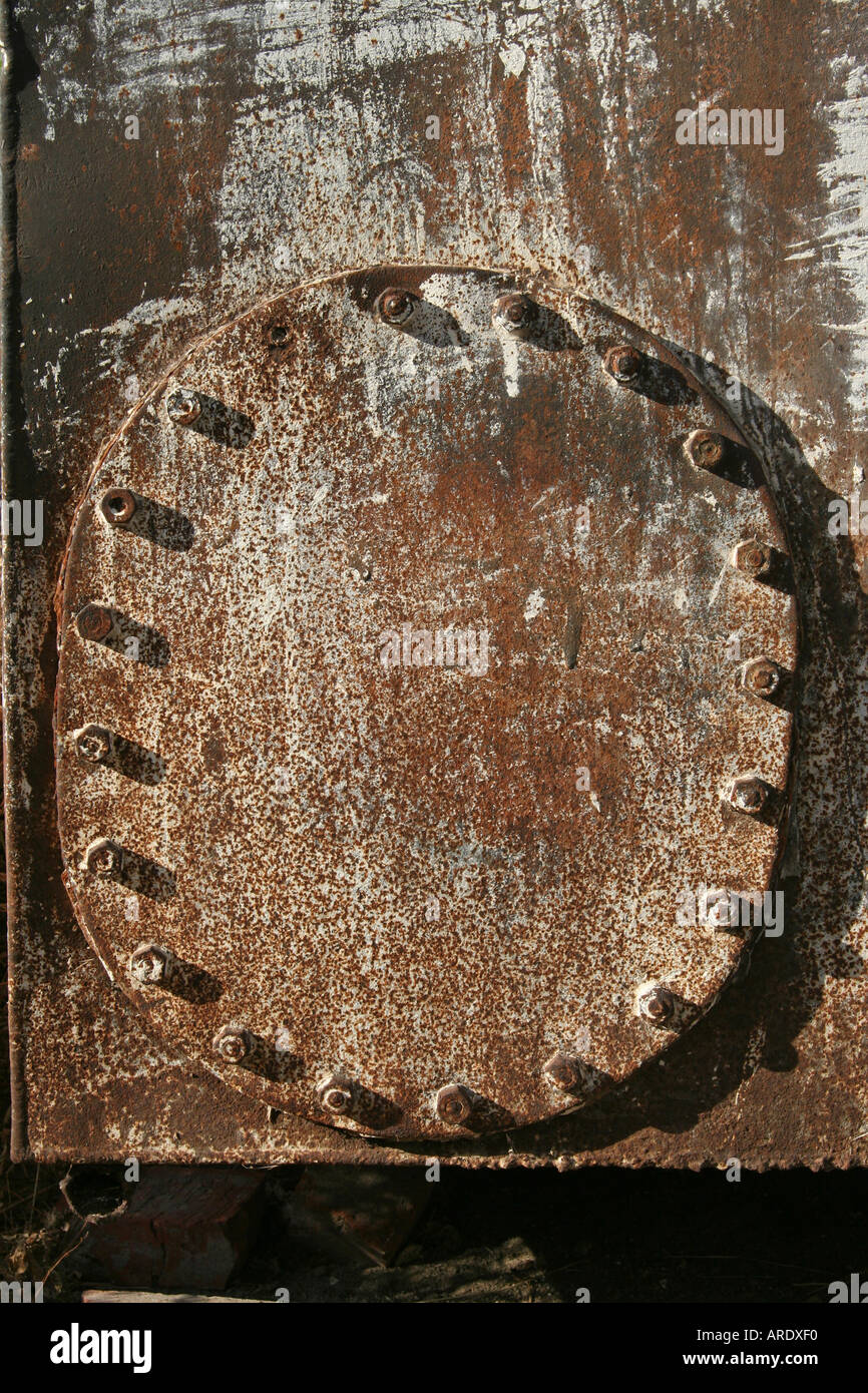 Oval manhole hi-res stock photography and images - Alamy