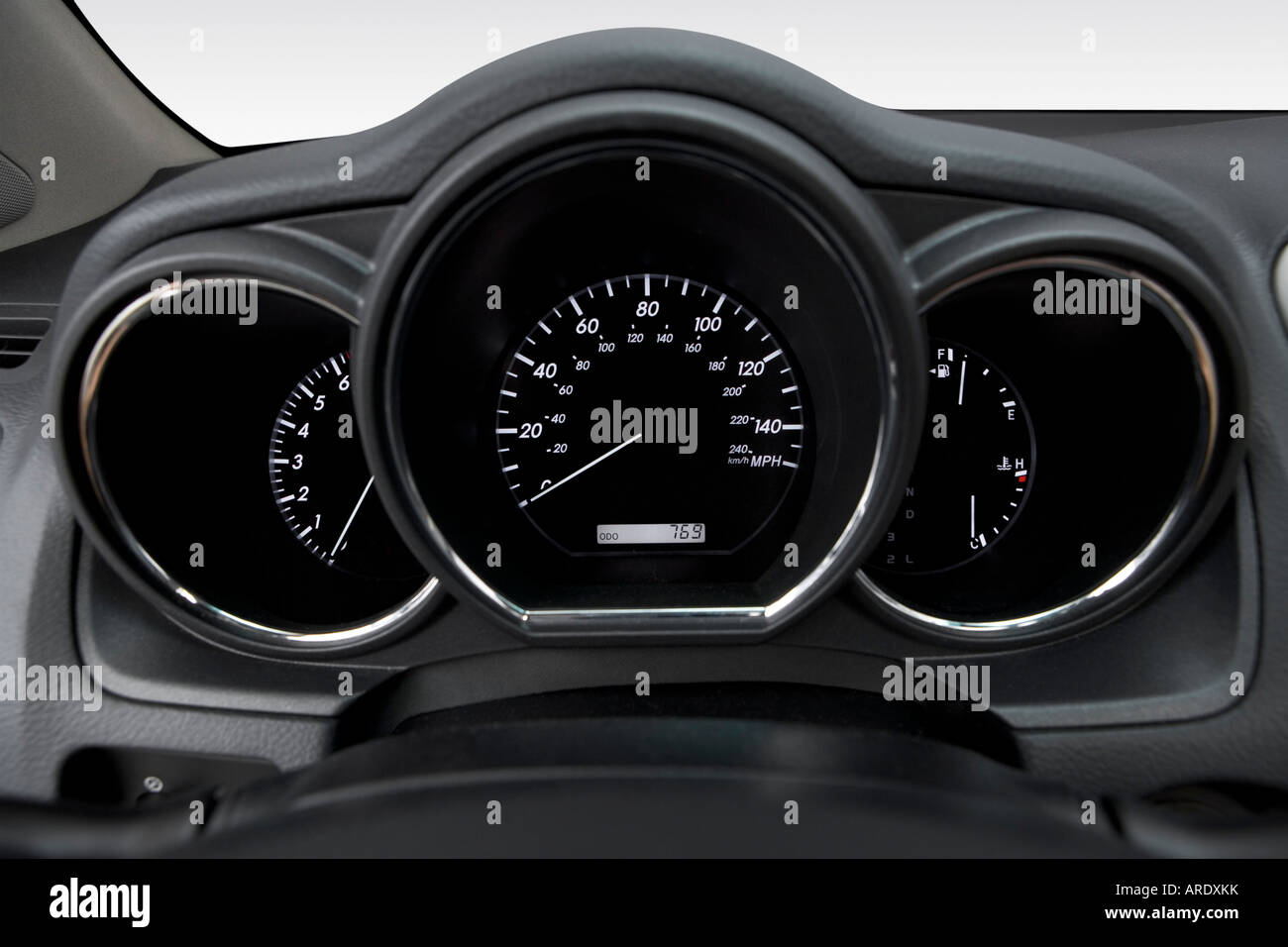 2007 Lexus RX 350 in Blue - Speedometer/tachometer Stock Photo - Alamy